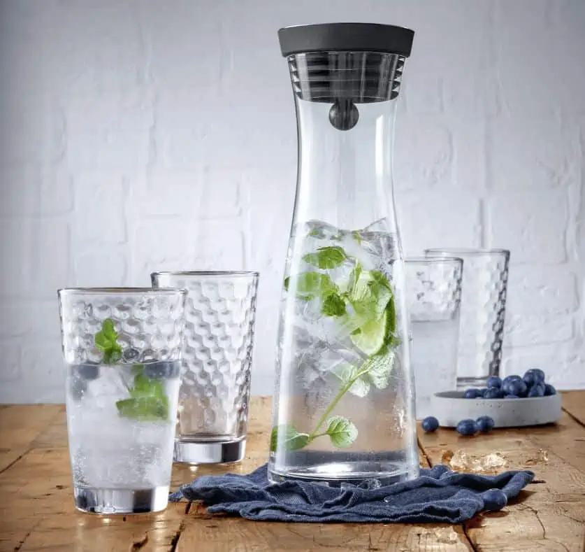 WMF Basic Set Wasserkaraffe mit 4 Gläsern - für 44,94 € inkl. Versand ...